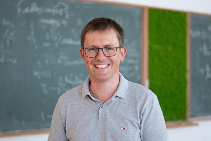 Prof. Dr. Hendrik Weber Applied Mathematics Münster