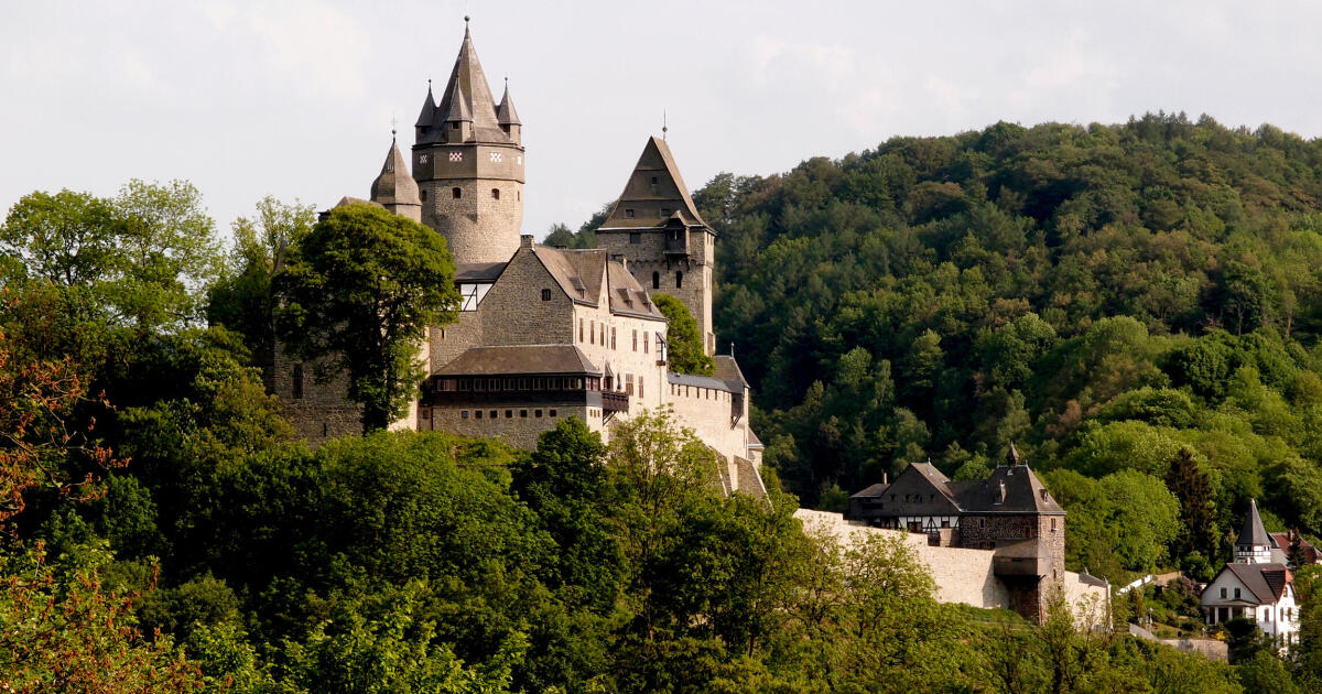Burg Altena: Umbau, Kontroversen und Nutzung nach 1900 (Book ...