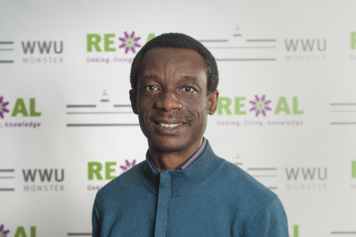 Portrait Dr Adebayo Shittu