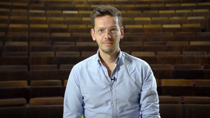 Videoreihe: Mediziner Alexander Busch untersucht die „Mini-Pubertät“