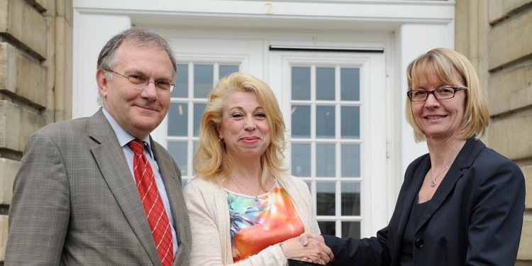 Für langjährige Verbundenheit mit der Rechtswissenschaftlichen Fakultät